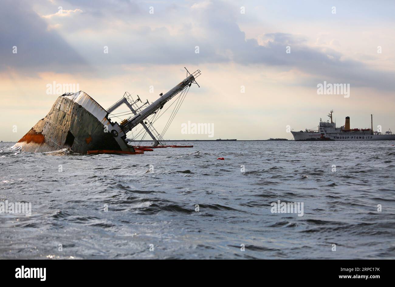 Vessel refloat hi-res stock photography and images - Alamy