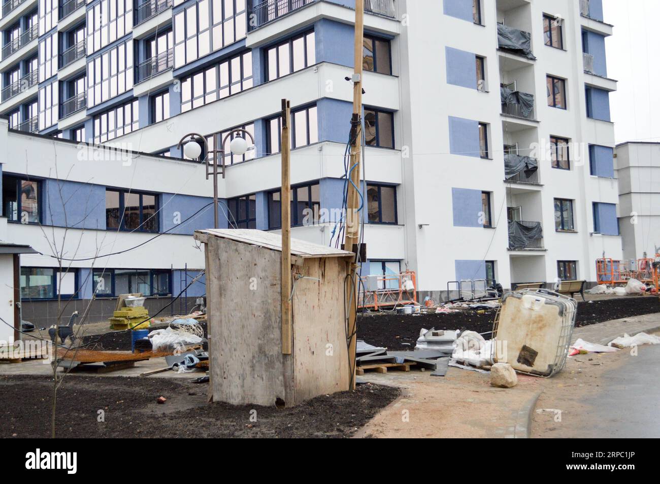 Construction of a large multi-storey comfortable concrete cement modern ...