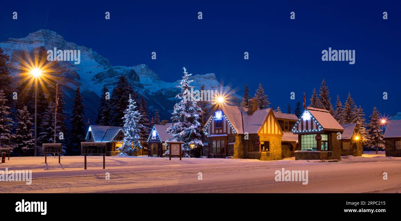 Park gates at Banff, winter Stock Photo - Alamy