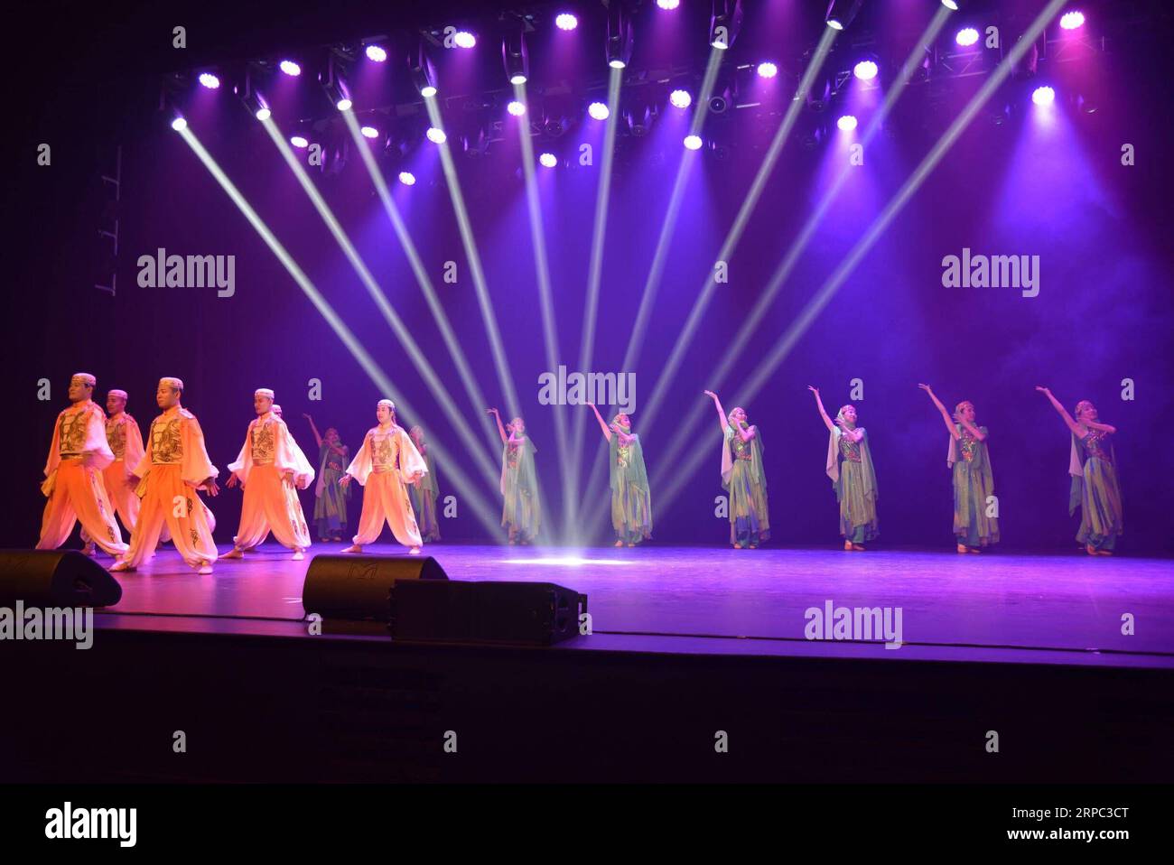Bahrain dance hi-res stock photography and images - Alamy