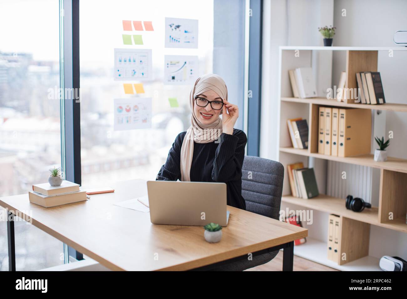 Manager behind desk traditional hi-res stock photography and images - Alamy