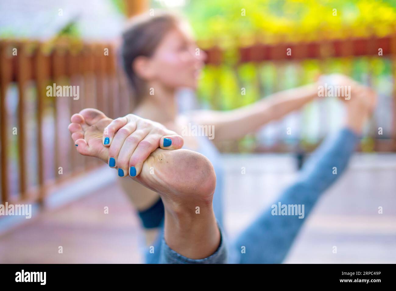 Yoga training outdoors close hi-res stock photography and images - Alamy