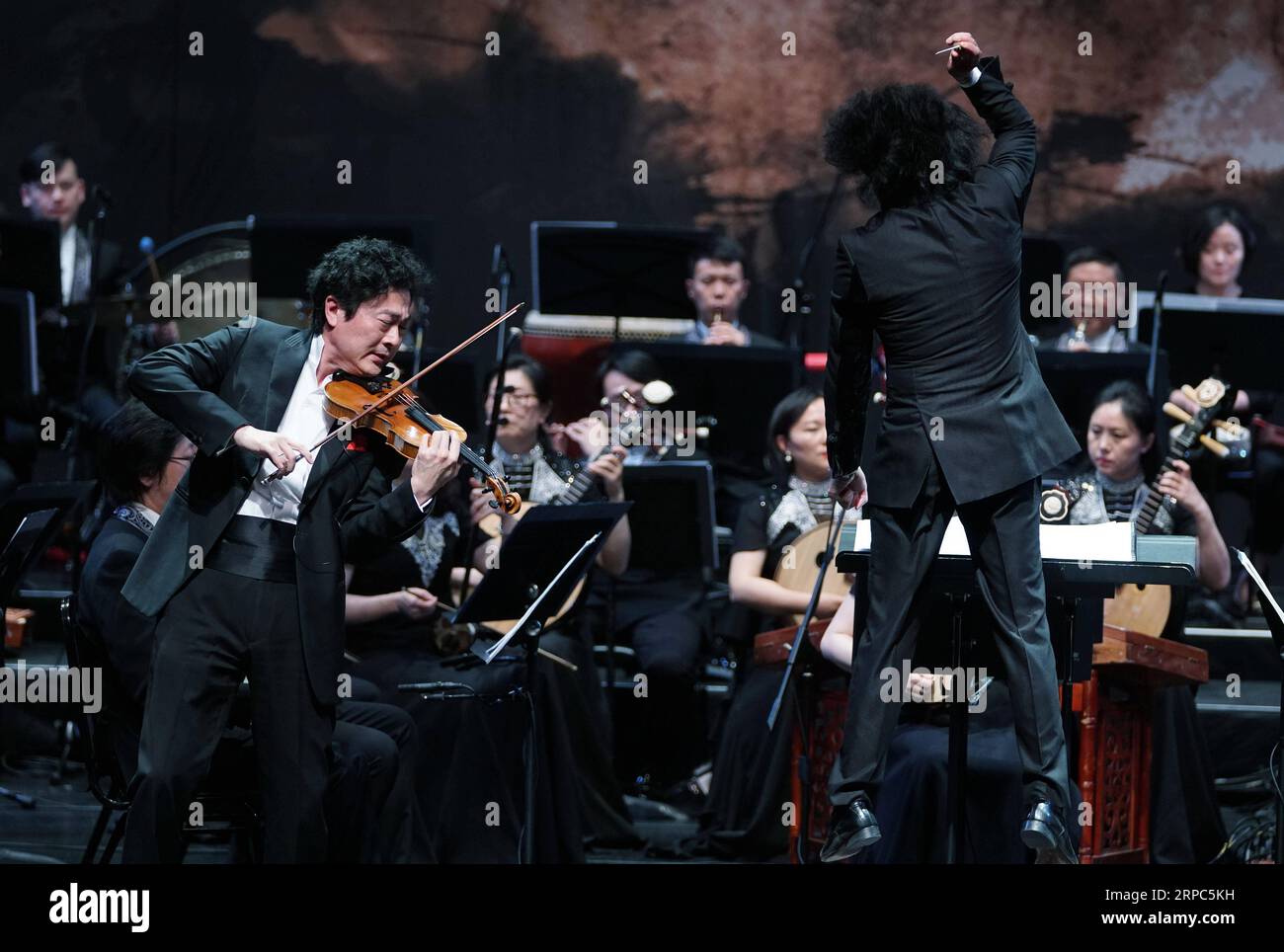 (190624) -- SAN FRANCICSO, June 24, 2019 -- Violinist Lyu Siqing (L ...