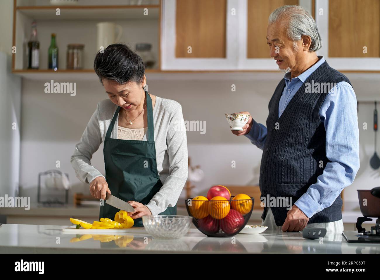 Korean family eating hi-res stock photography and images - Alamy