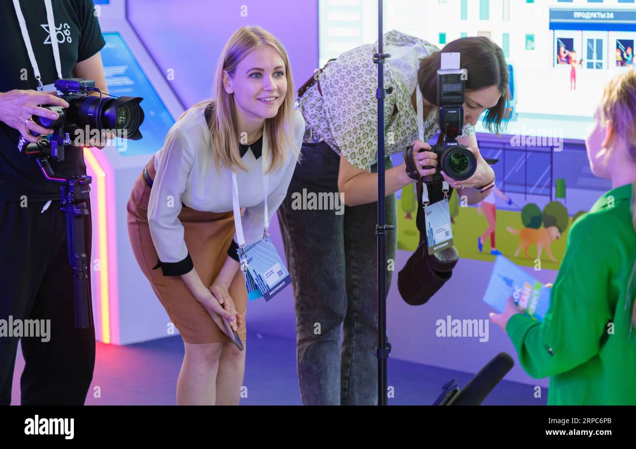 Child interview hi-res stock photography and images - Alamy