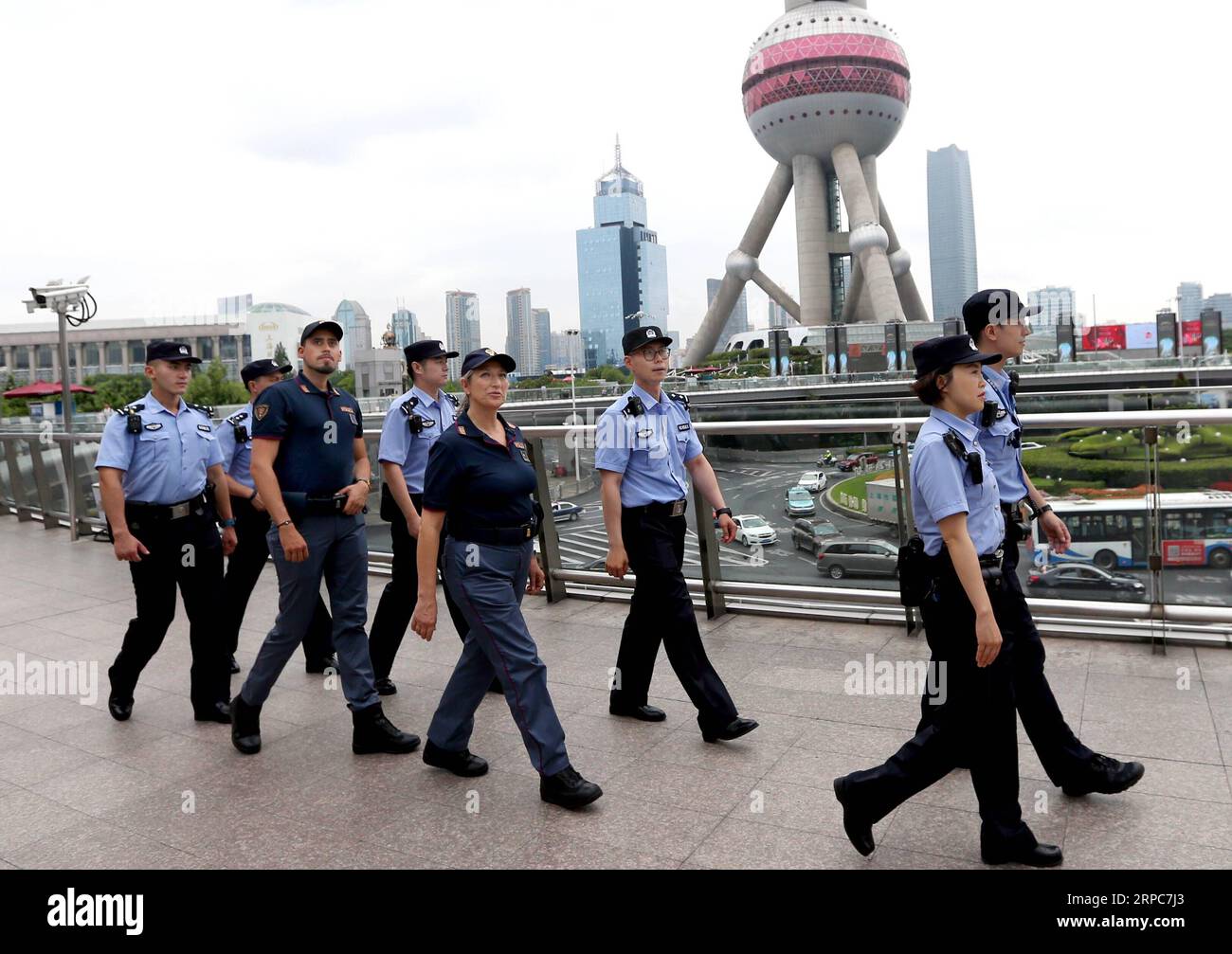 (190626) -- SHANGHAI, June 26, 2019 -- Chinese and Italian police officers patrol the Lujiazui ...