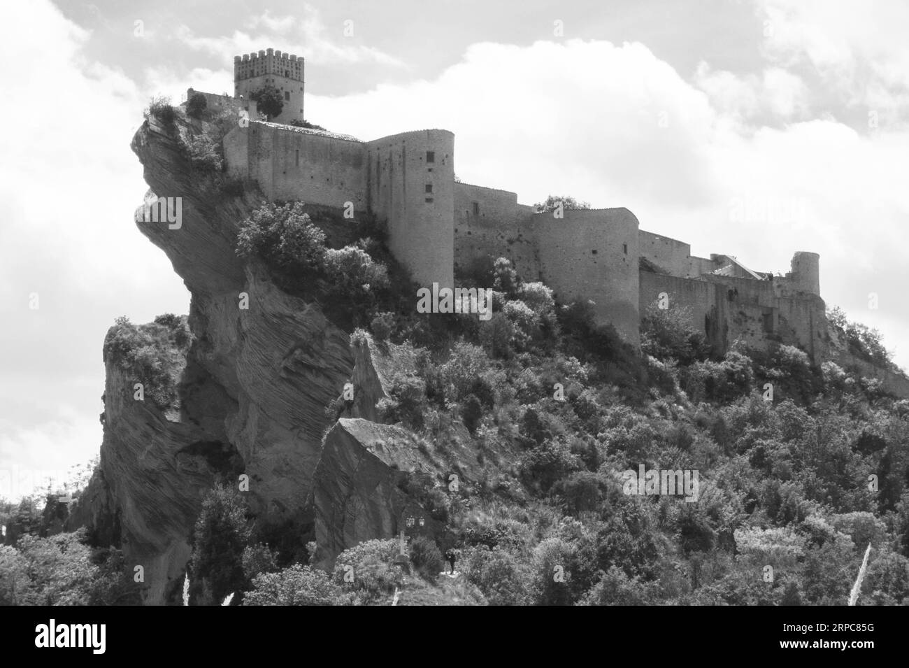 The fortress of Roccascalegna in Italy Stock Photo - Alamy