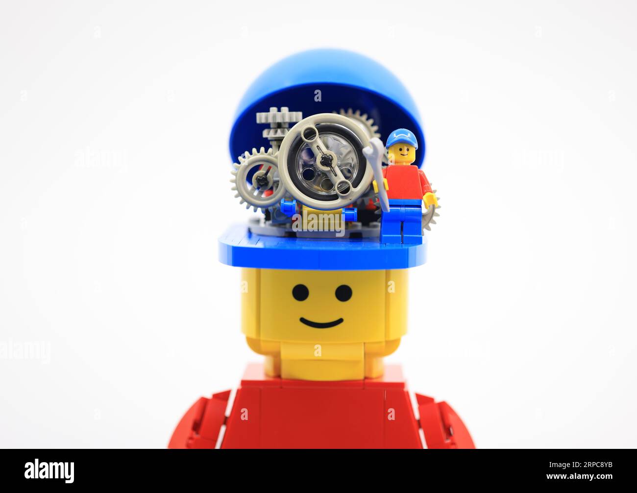 Head cog wheel in brain hi-res stock photography and images - Alamy