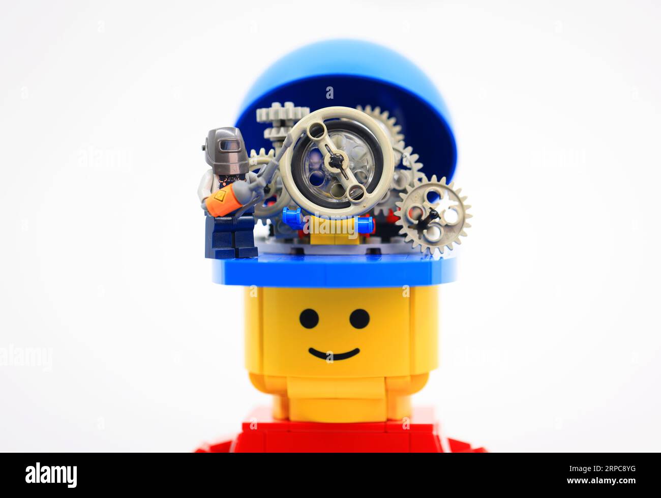 Head cog wheel in brain hi-res stock photography and images - Alamy