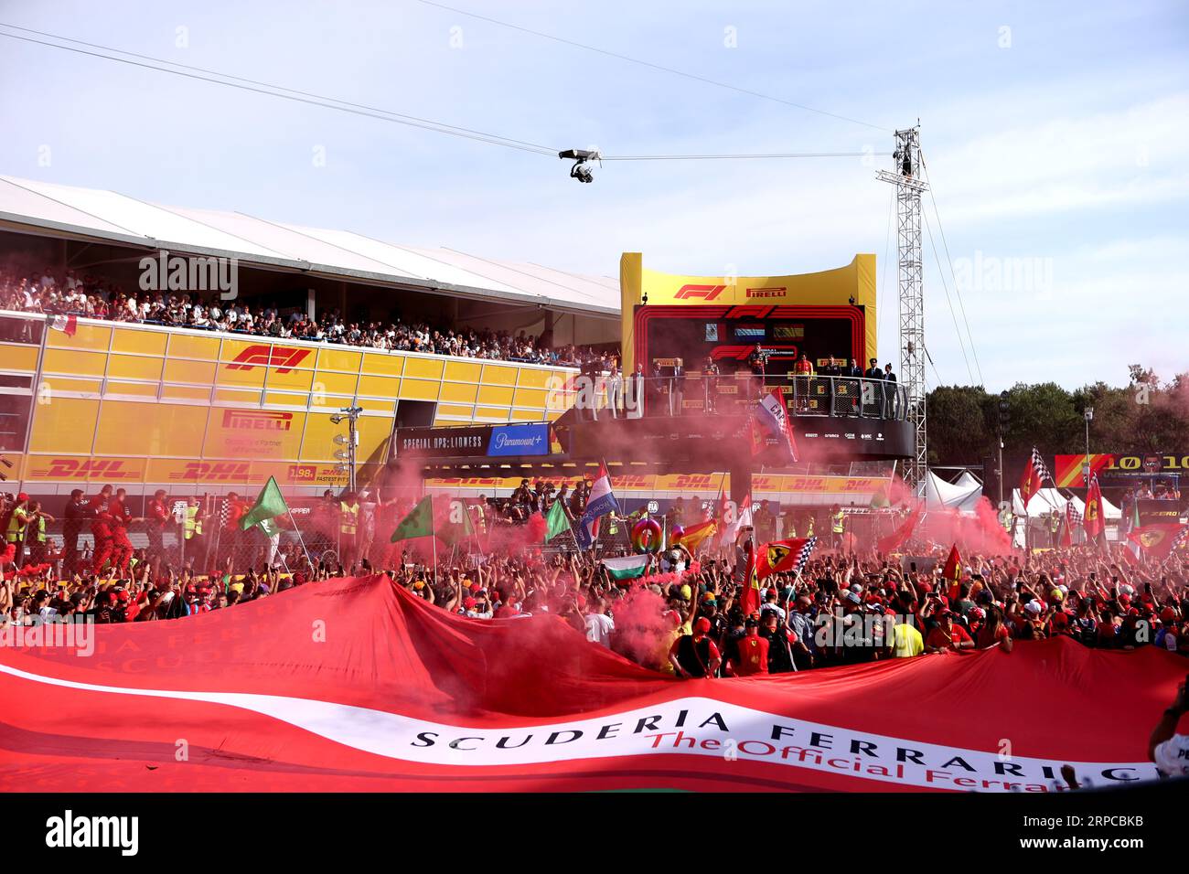 Podium fans hi-res stock photography and images - Alamy