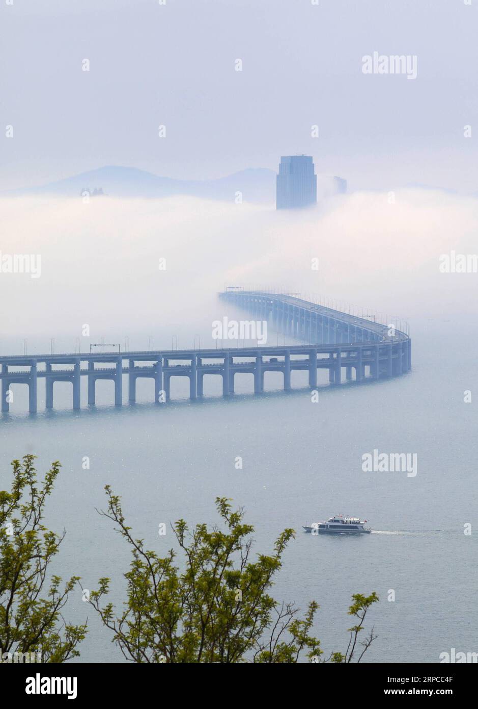 Dalian china bridge hi-res stock photography and images - Alamy