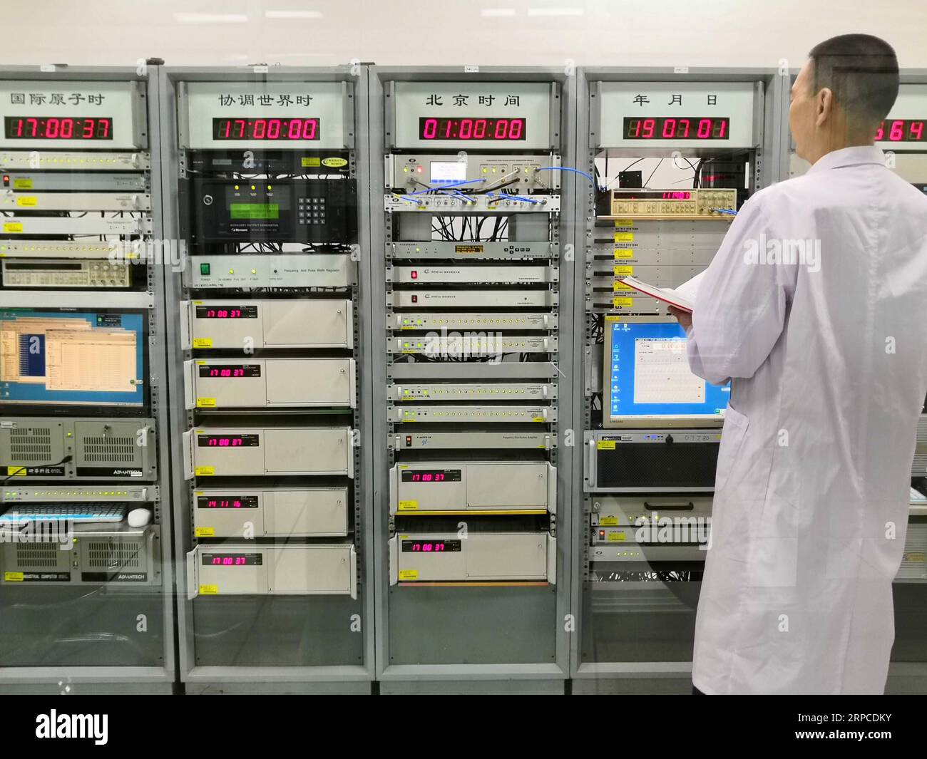 Reference pictures hi-res stock photography and images - Alamy