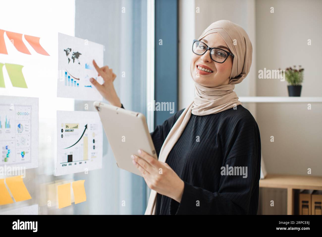 Data matching hi-res stock photography and images - Alamy