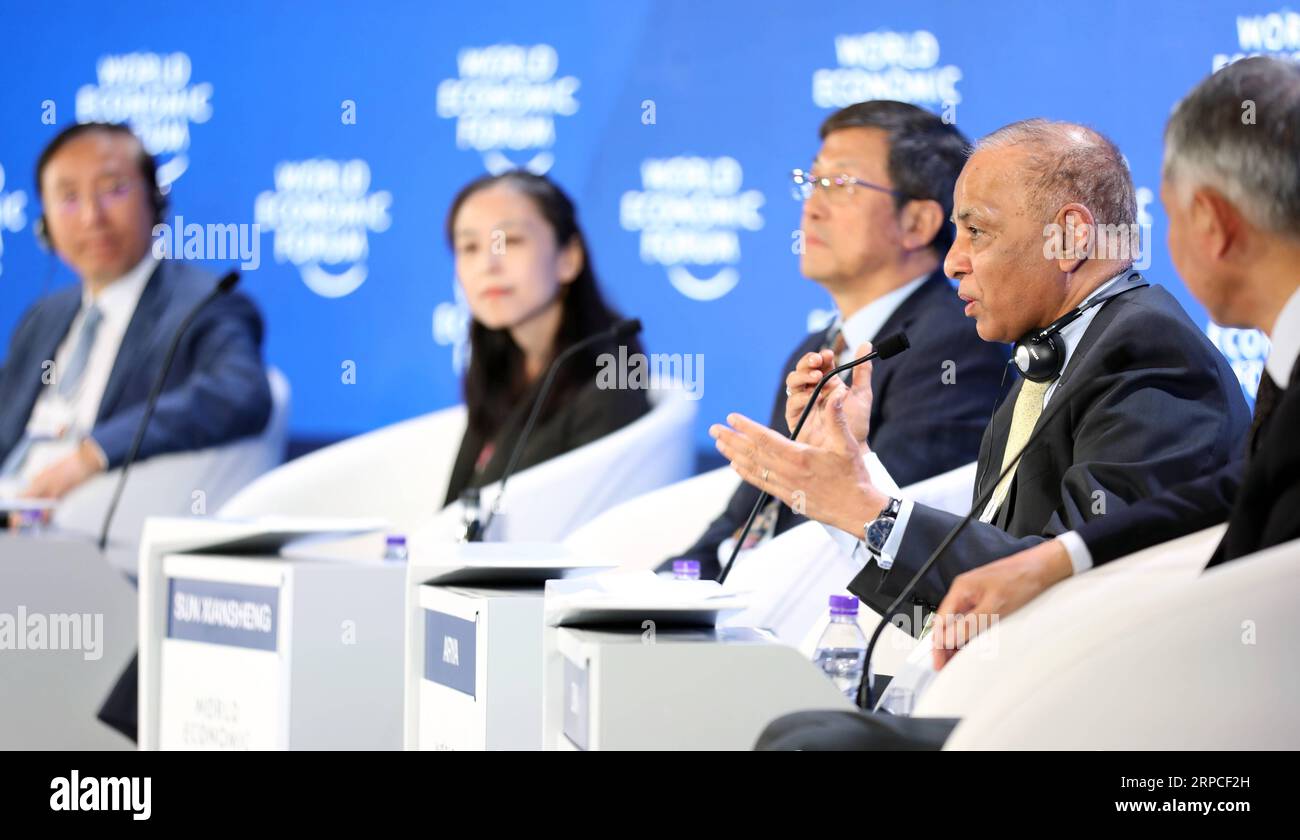 Davos panel hi-res stock photography and images - Alamy