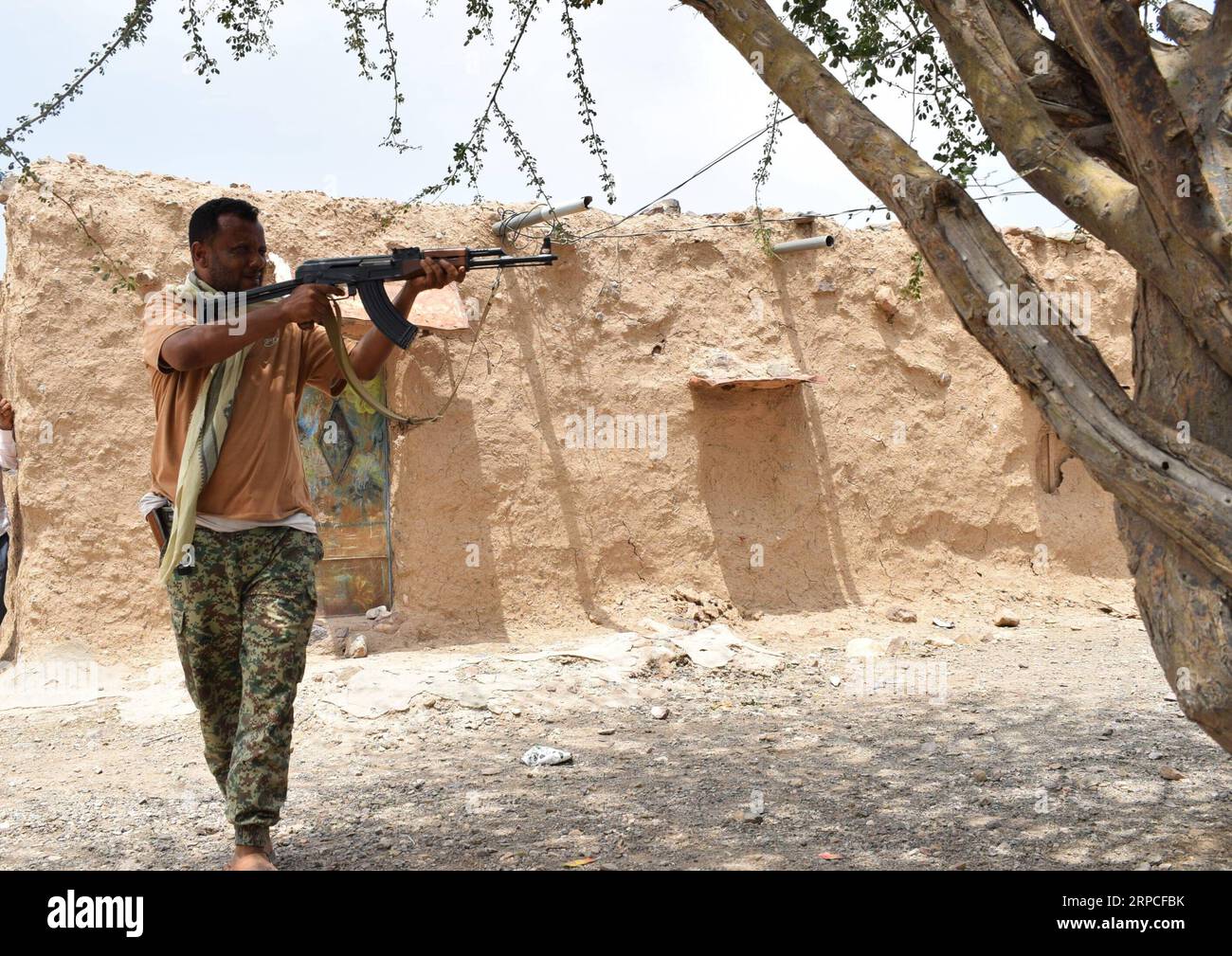 Houthi soldier hi-res stock photography and images - Alamy