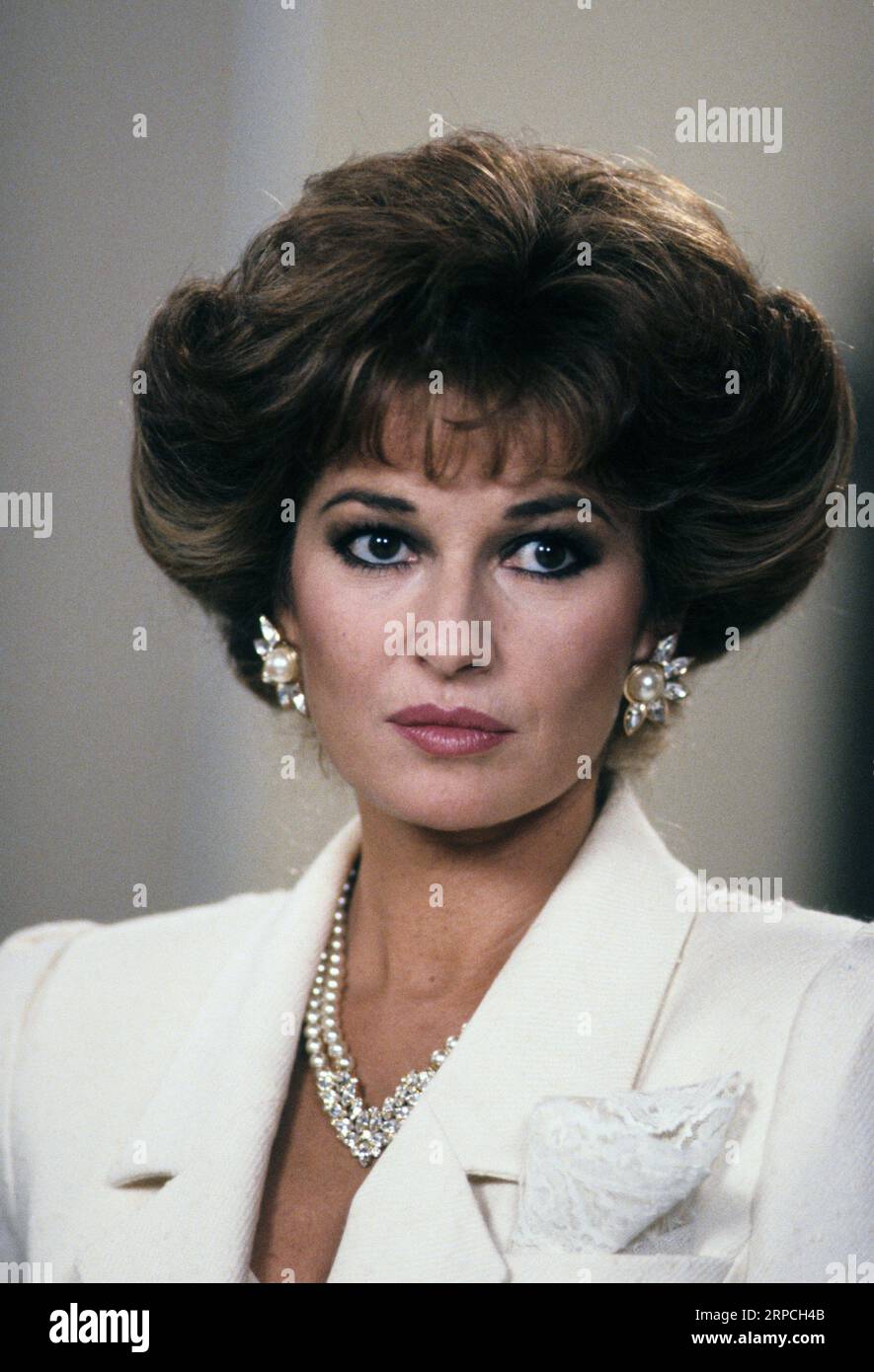 DYNASTY TV Series Joan Collins Linda Evans Stock Photo - Alamy