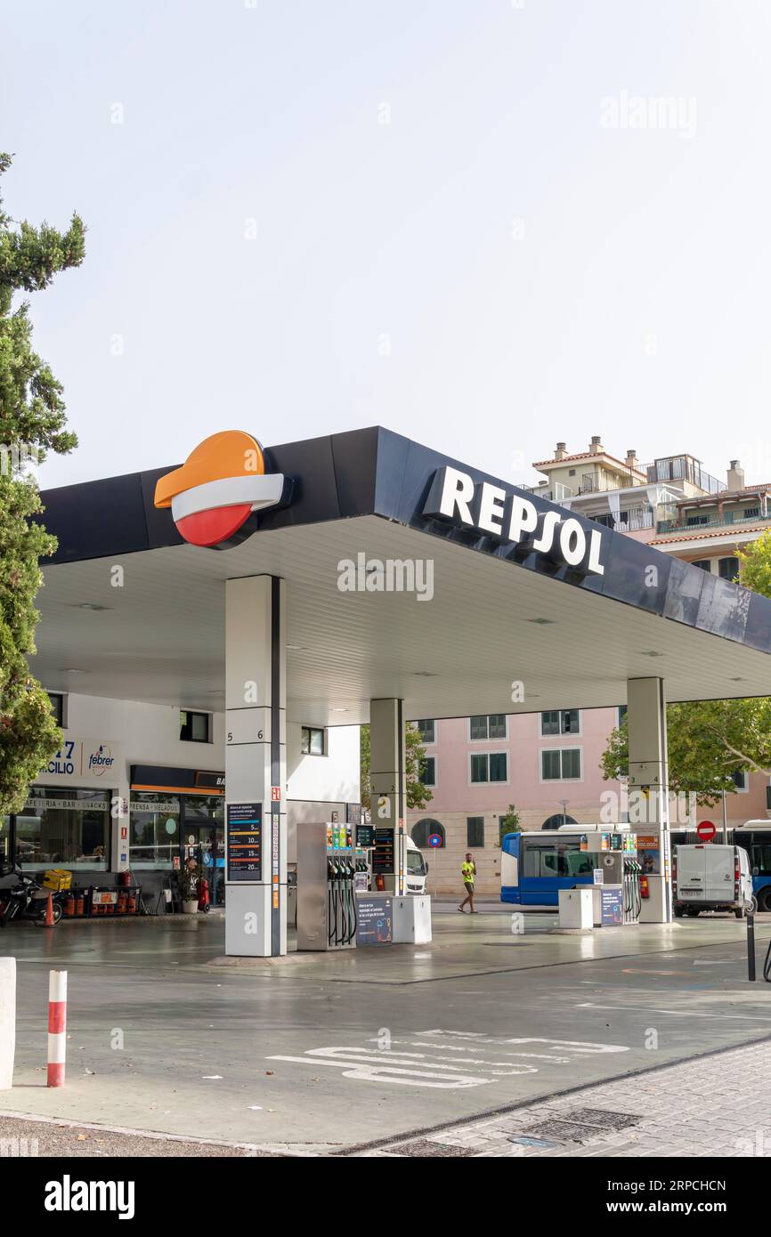 Repsol logo hi-res stock photography and images - Alamy