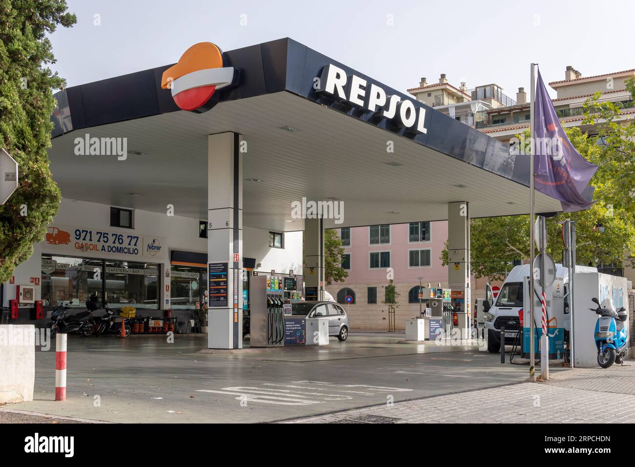 Repsol logo hi-res stock photography and images - Alamy