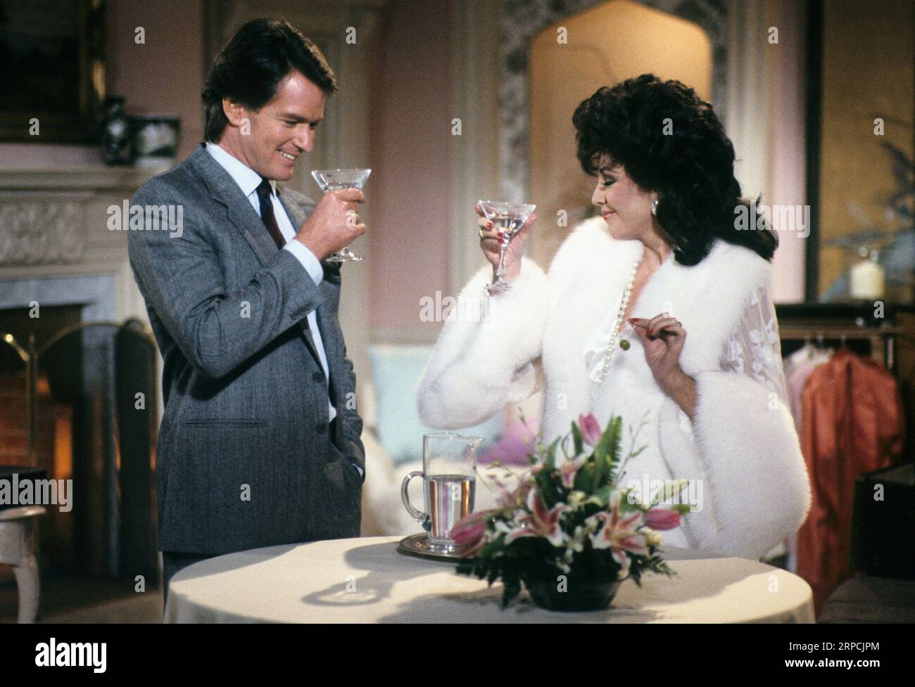 DYNASTY TV Series Joan Collins Linda Evans Stock Photo - Alamy