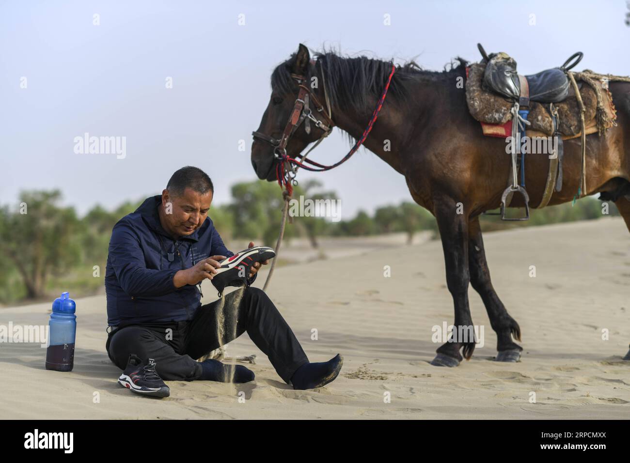 (190709) -- YULI, July 9, 2019 -- Forest ranger Eli Niyaz pours sand ...