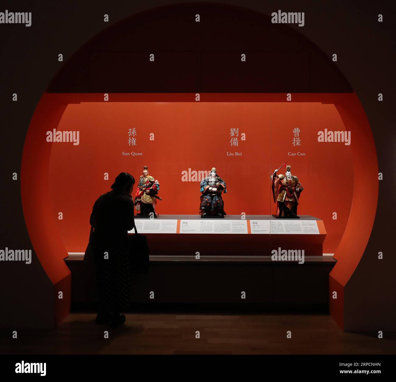 (190710) -- BEIJING, July 10, 2019 -- A visitor looks at puppet dolls ...