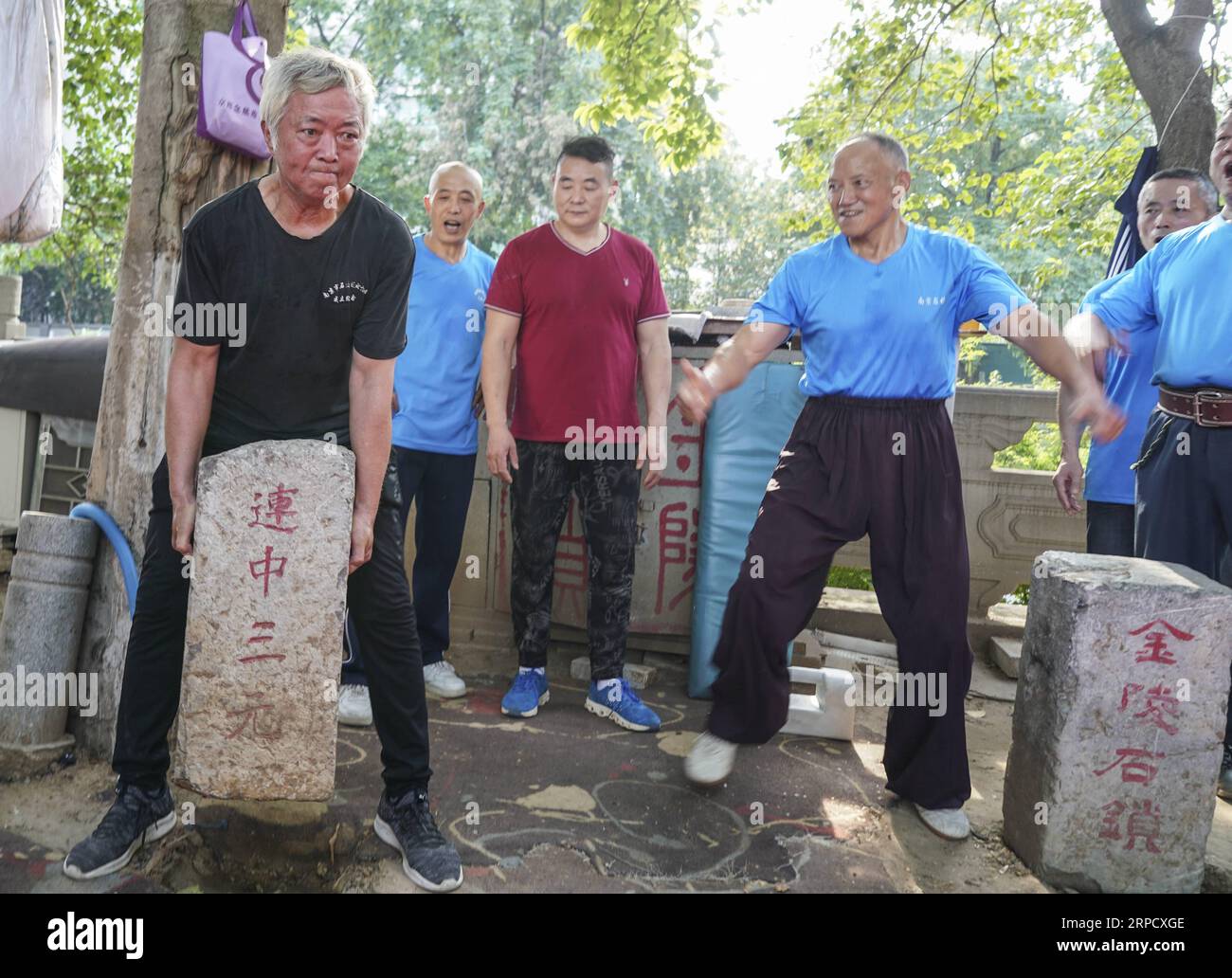 105kg hi-res stock photography and images - Alamy