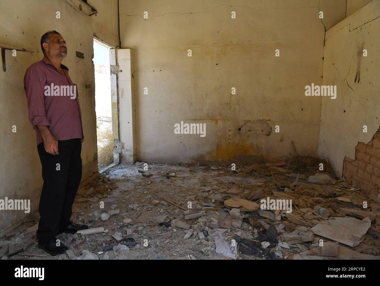 Happy civilians hi-res stock photography and images - Alamy