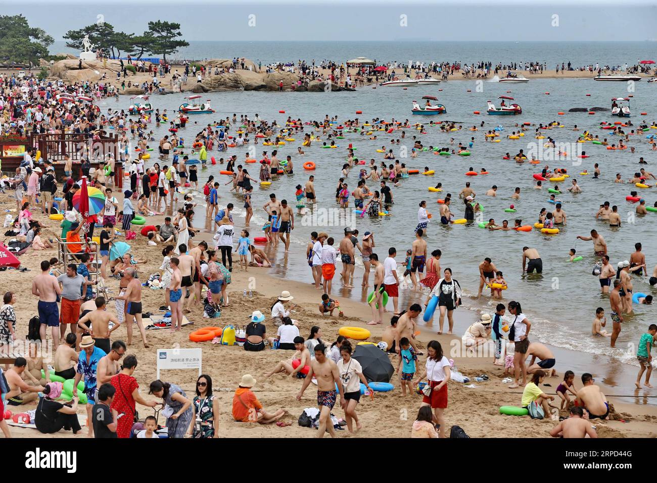 Beidaihe beach hi-res stock photography and images - Alamy