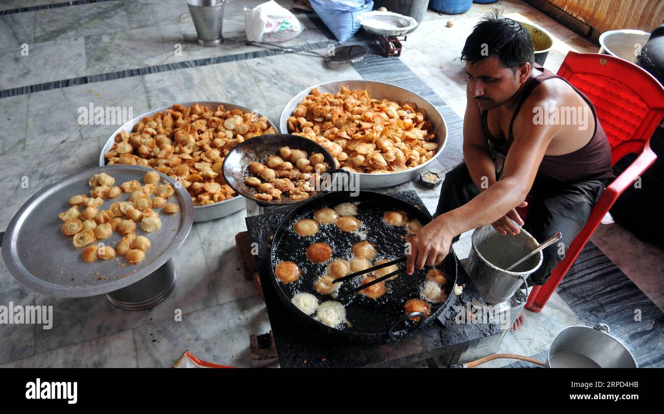(190722) -- JAMMU, July 22, 2019 -- A man prepares holy food for ...