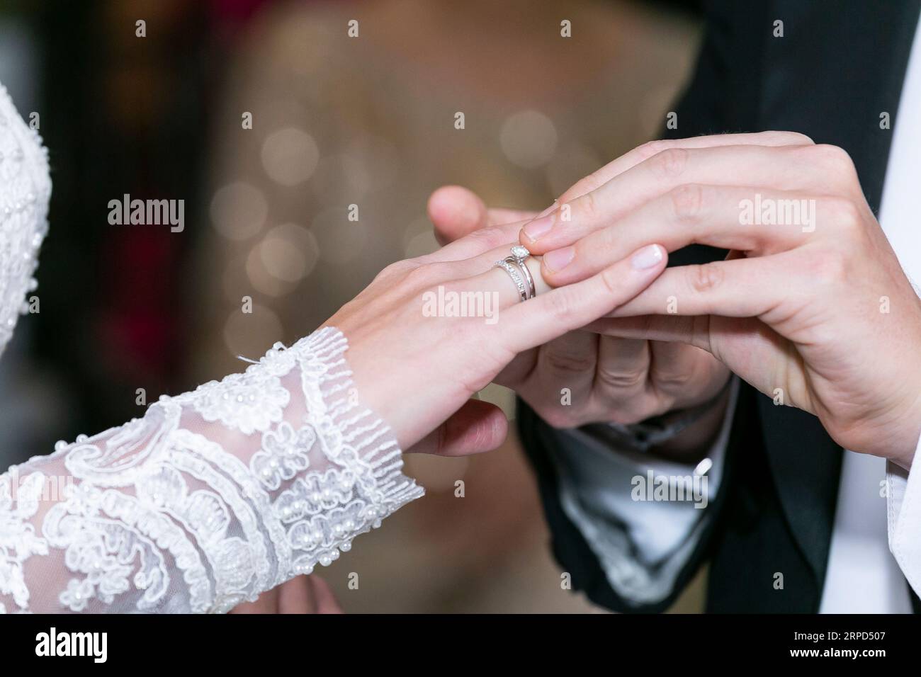 Gold wedding rings put hi-res stock photography and images - Alamy