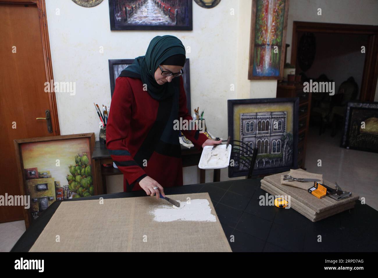 (190725) -- HEBRON, July 25, 2019 -- Palestinian woman Wafa Al-Adhami ...