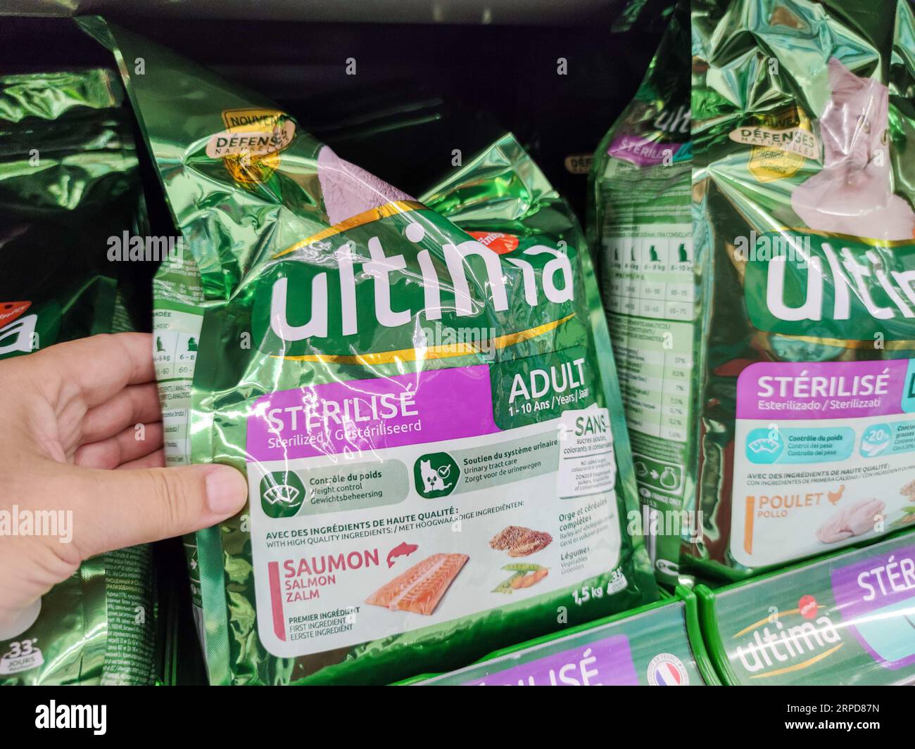 Cat nutrition options hi-res stock photography and images - Alamy