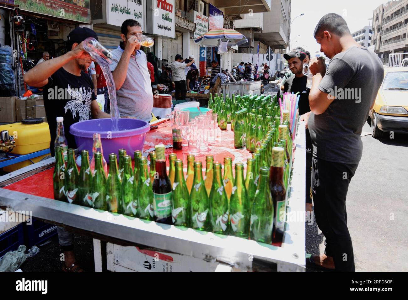 (190726) -- , July 26, 2019 -- People enjoy fresh cold drinks to cool ...