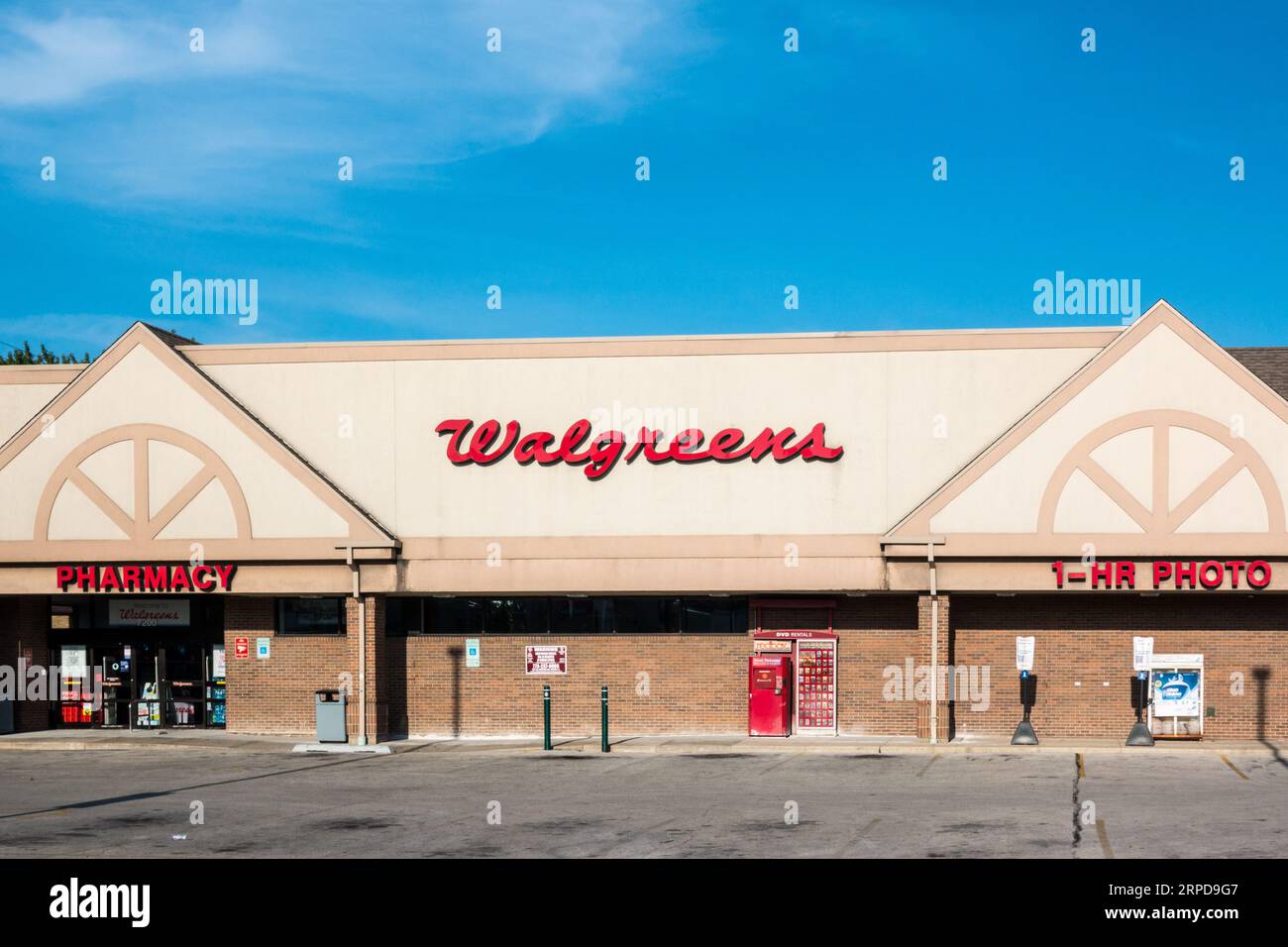 Walgreens corporate logo hi-res stock photography and images - Alamy