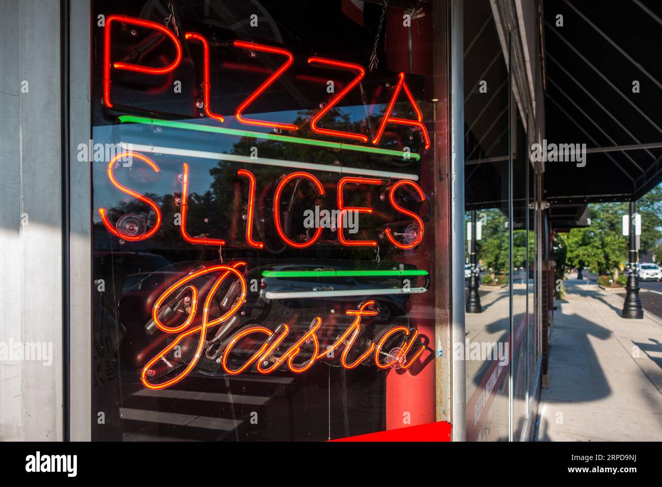 Pizza advertisment hi-res stock photography and images - Alamy