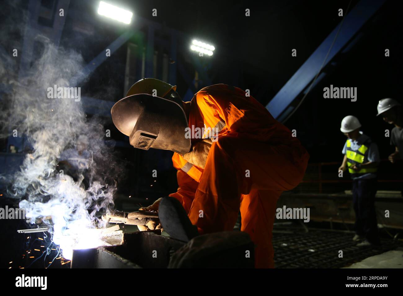 Chinese civil engineer hi-res stock photography and images - Alamy