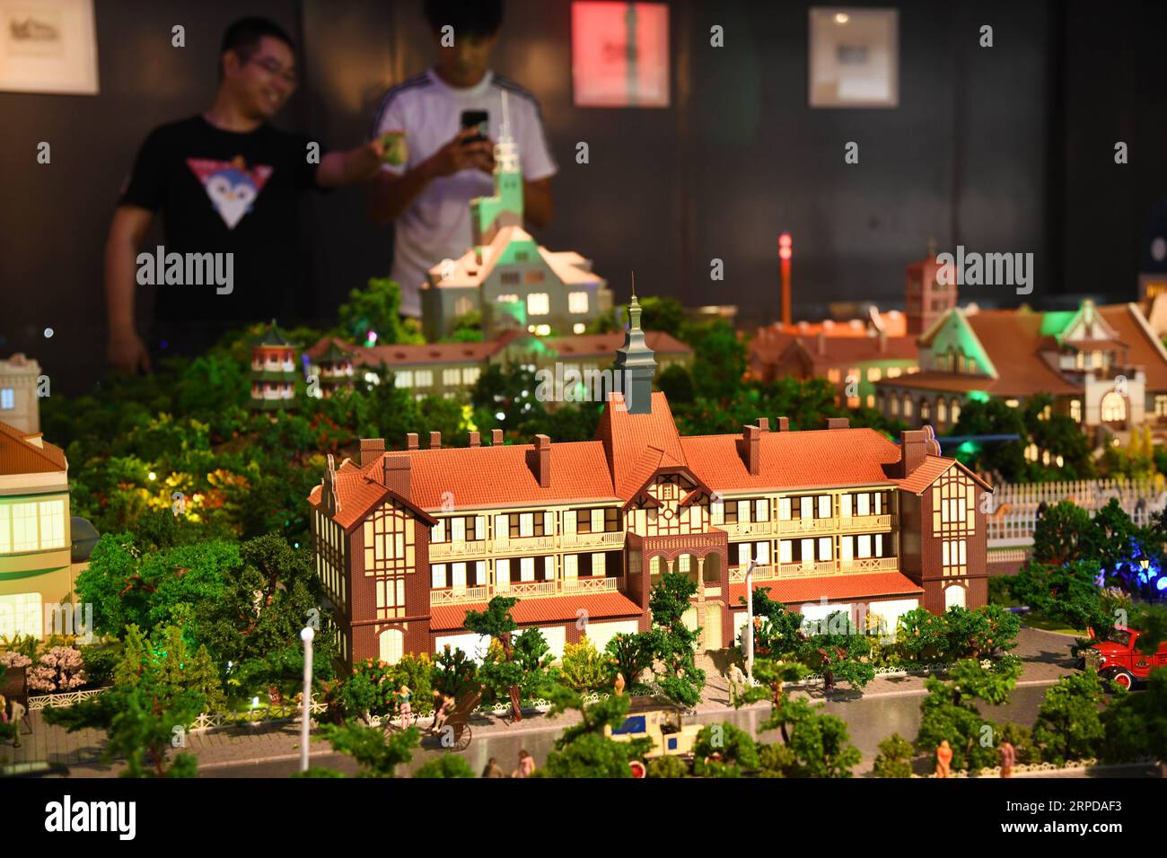 Mini models hi-res stock photography and images - Alamy