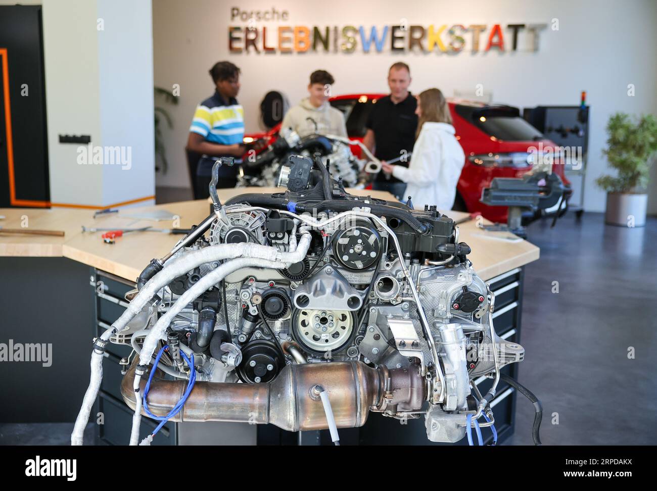 4 cylinder boxer engine hi-res stock photography and images - Alamy