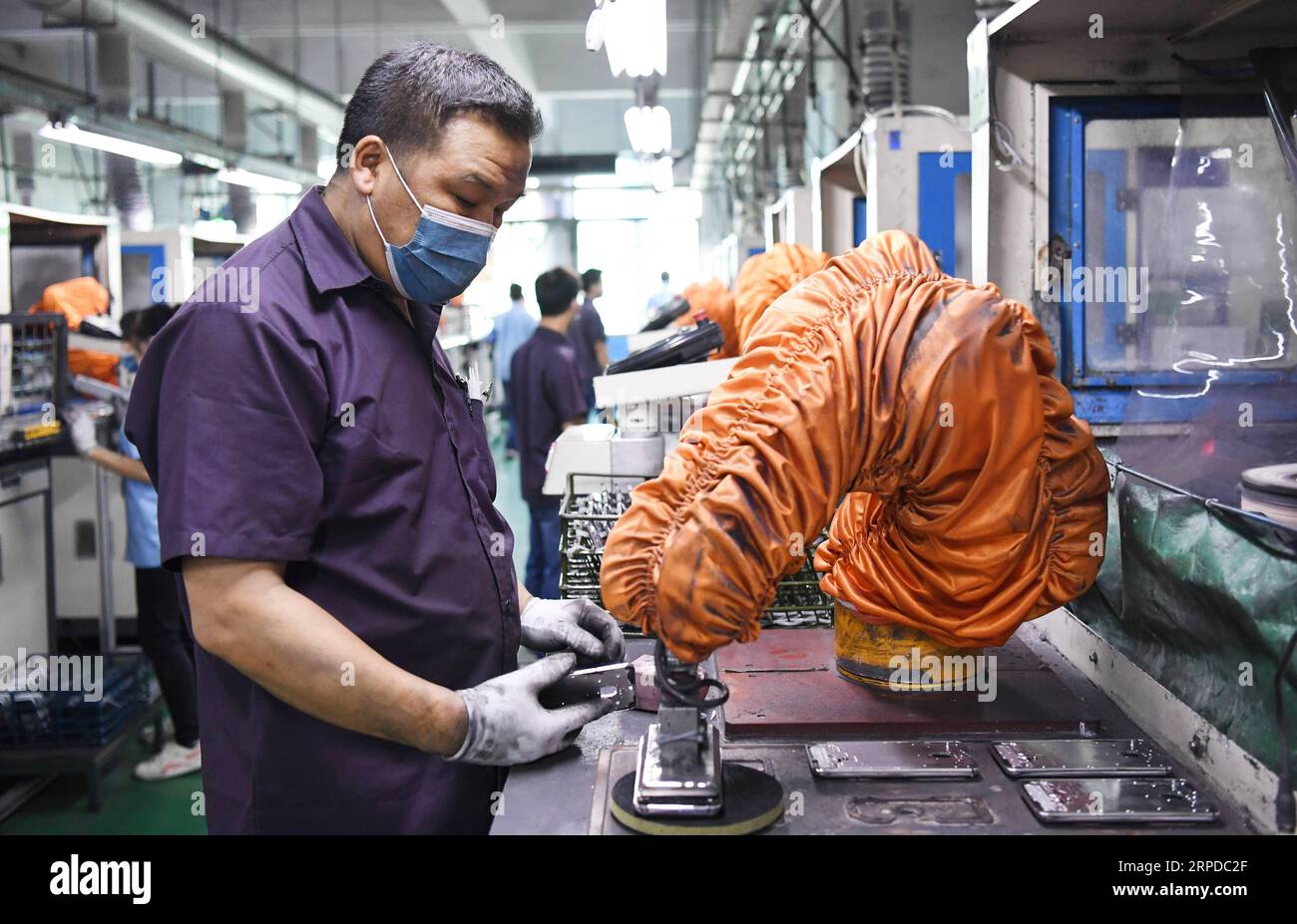 Mobile phone manufacturing china hi-res stock photography and images ...