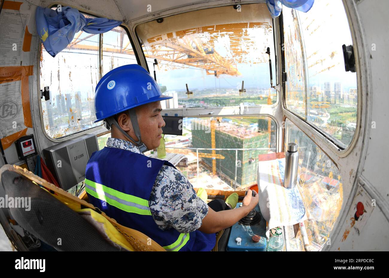 Tower crane operator cabin hi-res stock photography and images - Alamy