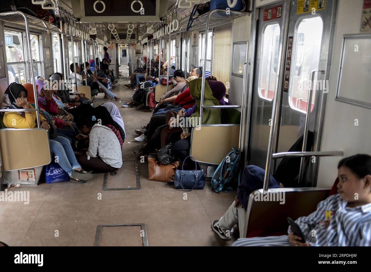 (190805) -- BEIJING, Aug. 5, 2019 -- Passengers wait inside a commuter ...
