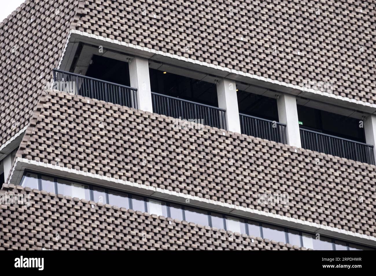 (190805) -- LONDON, Aug. 5, 2019 -- Photo taken on Aug. 4, 2019 shows ...