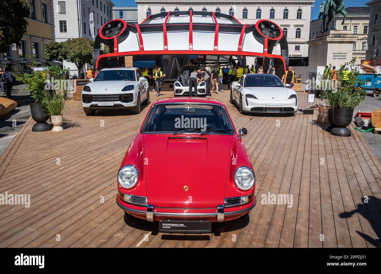 Porsche show stand hi-res stock photography and images - Alamy