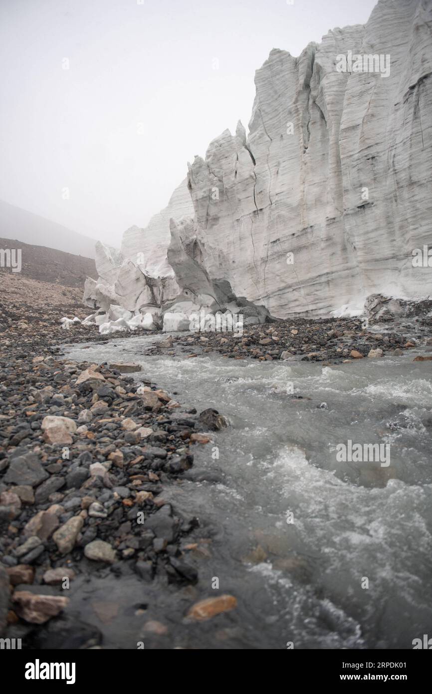 Glacier melting china hi-res stock photography and images - Alamy