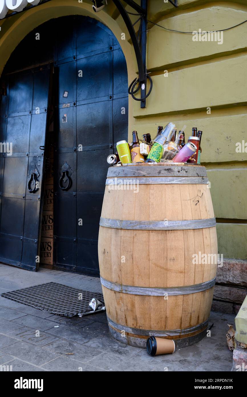 Street full of bar garbage hi-res stock photography and images - Alamy