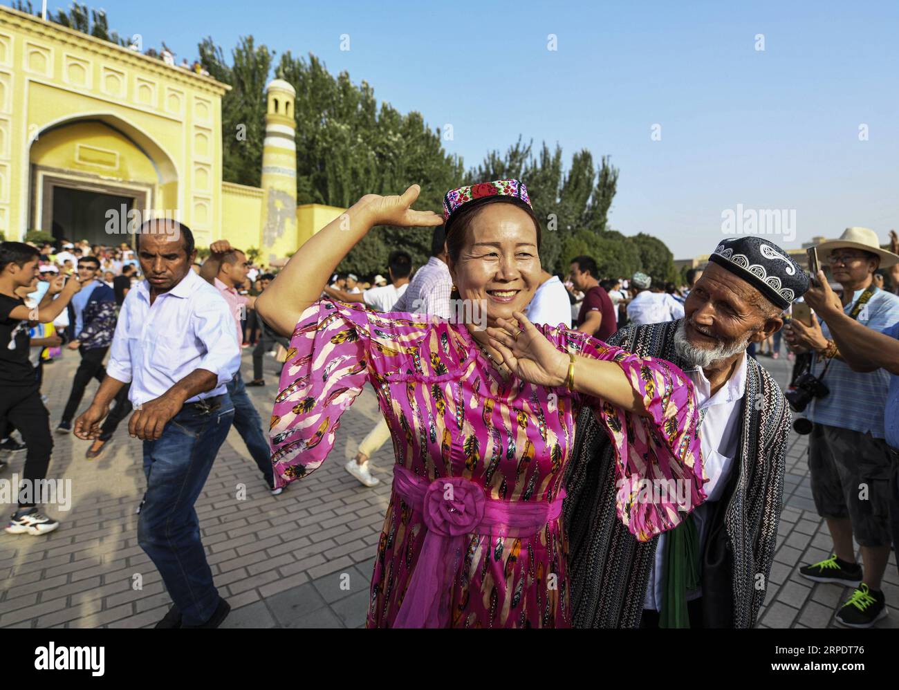 (190811) -- KASHGAR, Aug. 11, 2019 -- People dance to music during ...