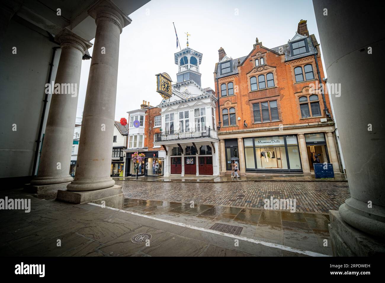 Historic guildford high street hi-res stock photography and images - Alamy