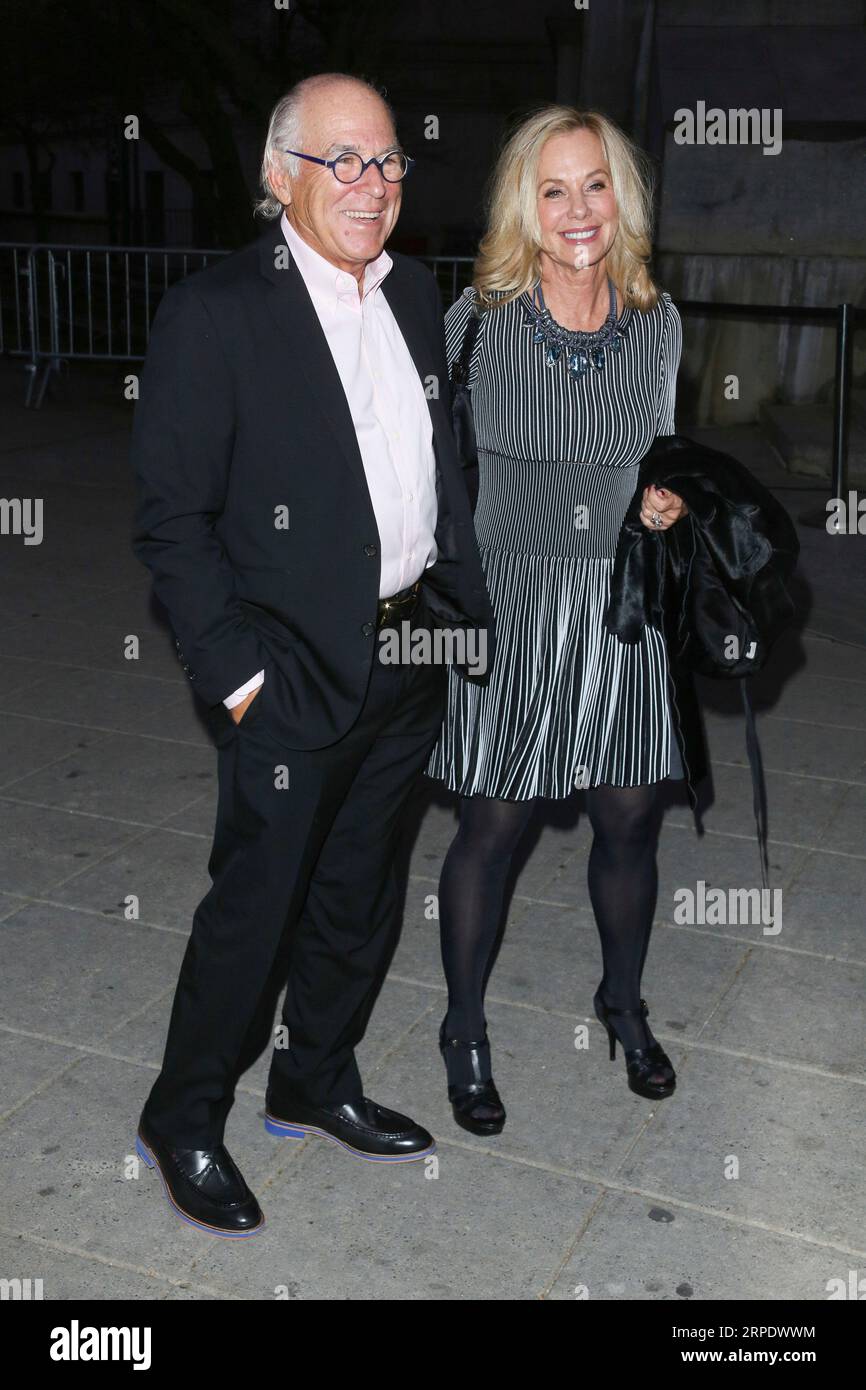 Photo by: NDZ/STAR MAX/IPx 2023 4/16/13 Jimmy Buffett and Jane Slagsvol ...