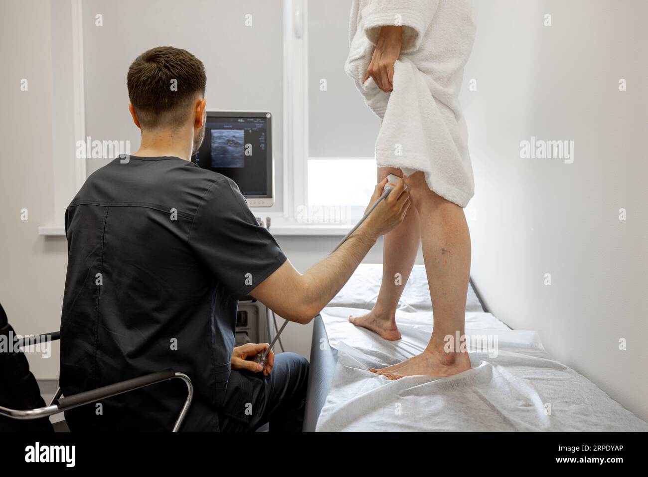 Ultrasound of veins hi-res stock photography and images - Alamy