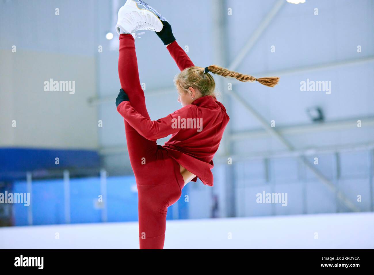 Child figure skating and coach hi-res stock photography and images - Alamy